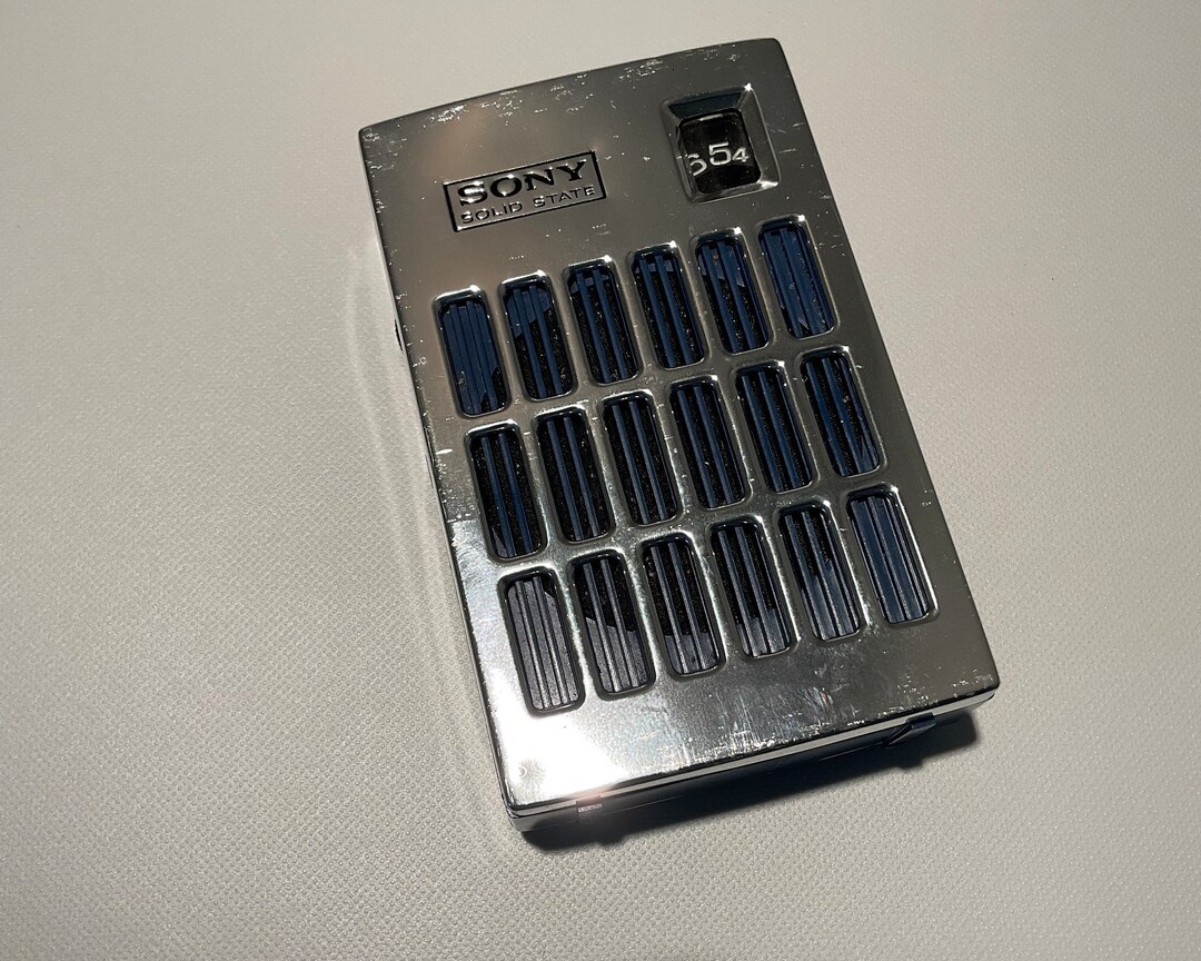 Vintage Sony Solid State Pocket Radio / Sony Model 2R- 32 / Stand up ...