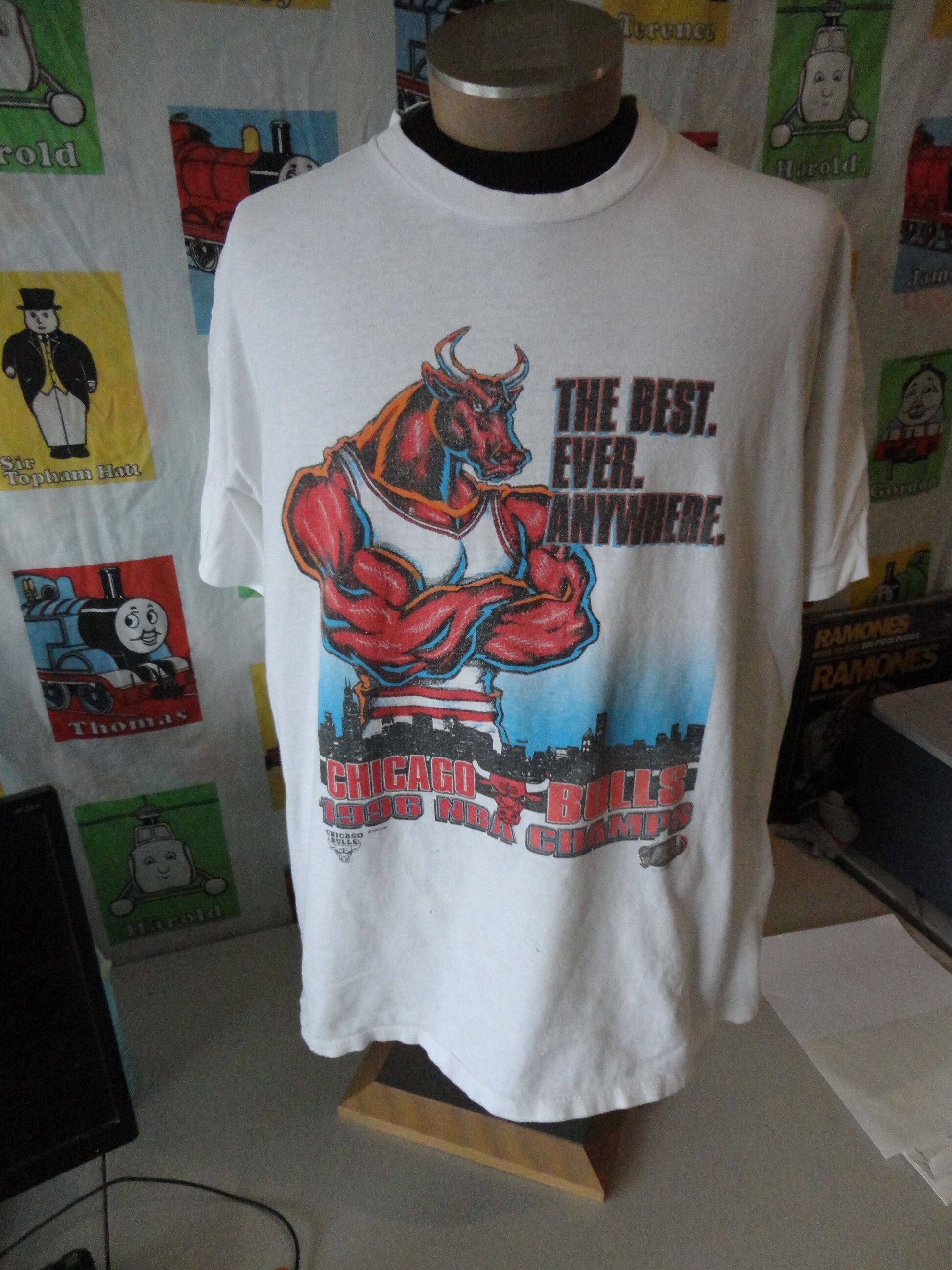Vintage 90's Chicago Bulls 1996 NBA Finals White Tee Starter Vintage 90's Chicago Bulls 1996 NBA Finals White Tee Starter