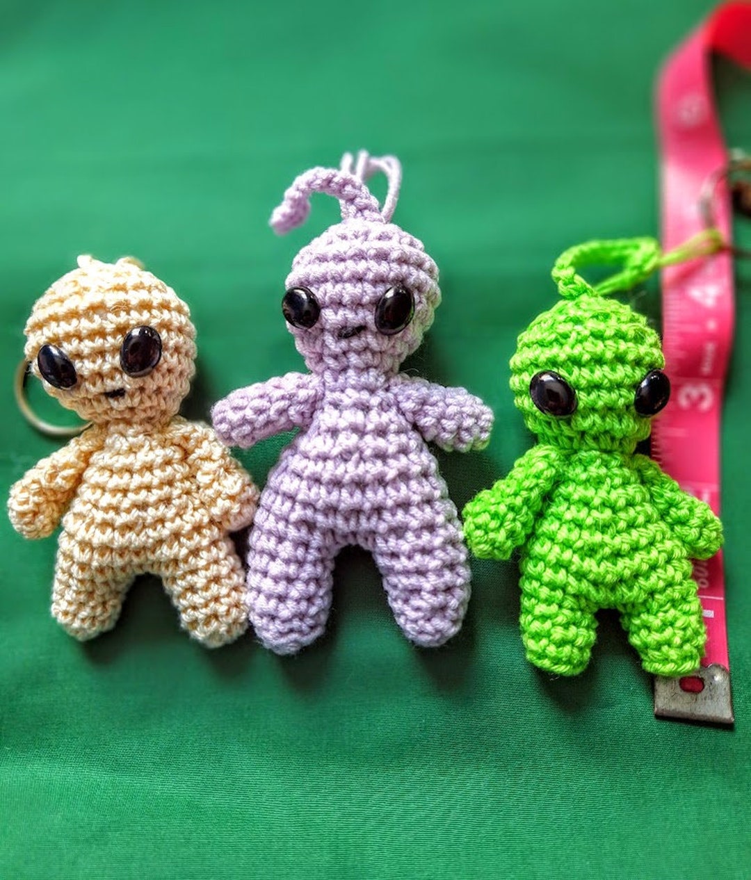 Alien ET. the Aliens Have Landed Crochet Amigurumi Alien Keychain ...