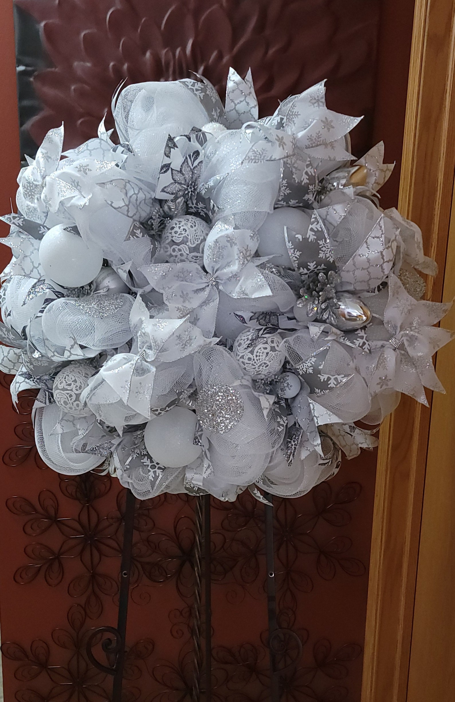 Snowflakes Mesh Wreath Crafted by Hand Elegant Entryway Statement ...