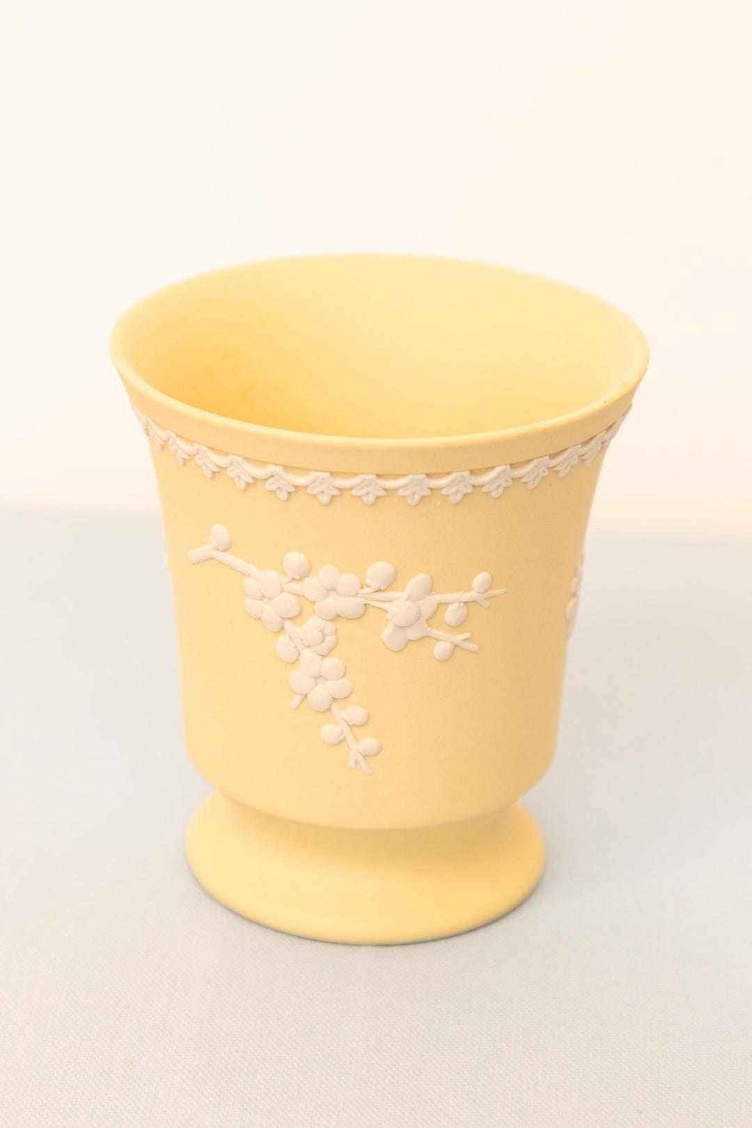 Vintage Wedgwood Jasperware Primrose Yellow Emperor Posey Pot - Cache ...