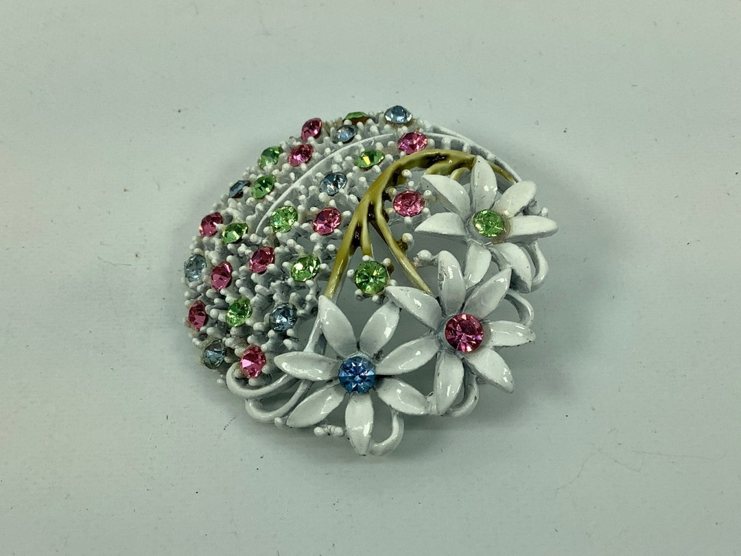 Round Floral White Enamel and Pastel Rhinestone Brooch Flowers, Pink ...
