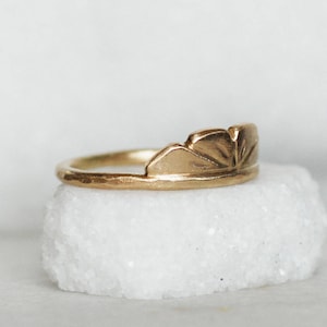 Petal Crown Ring, 14k Gold Flower Crown Ring, Large Flower Bloom Ring ...