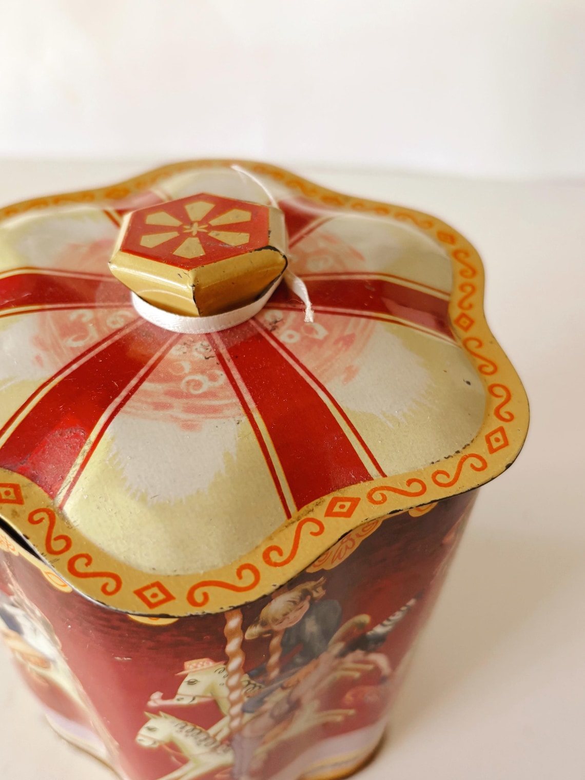Vintage Carousel Biscuit Tin - Etsy