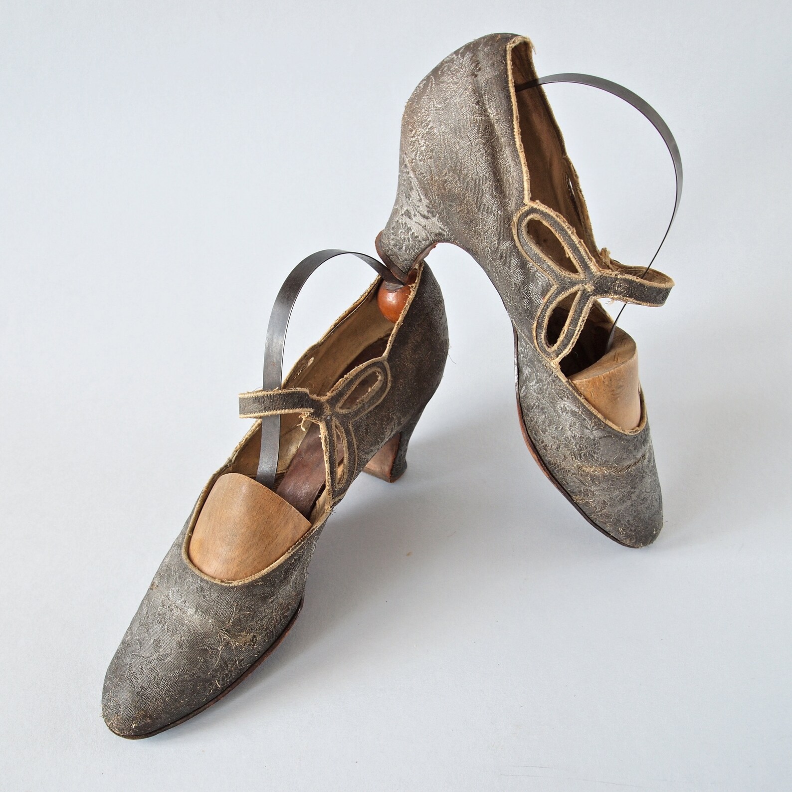 1920's Antique Flapper Shoes Silver Lame Brocade Mary Janes Size 7-8 US ...