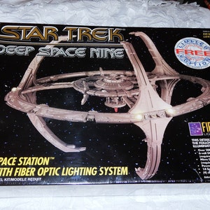 AMT/ERTL Star Trek Deep Space Nine Space Station Fiber Optic Lighting ...