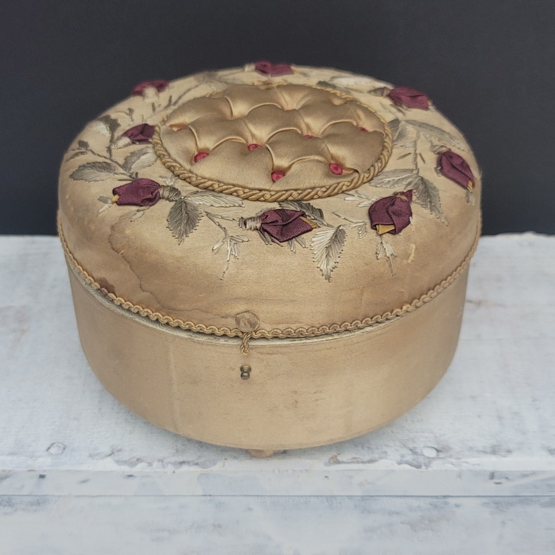 716-2 Antique French Silk Sewing or Jewelry Box France Passage De ...