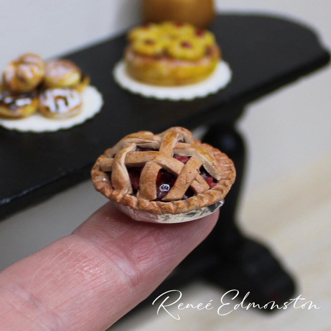 Miniature Cherry Pie, Lattice Pie, Dollhouse, 1:12 Scale, Dollhouse ...