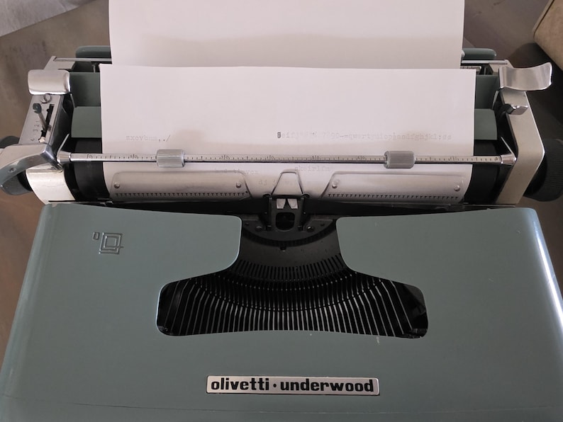 Vintage 1952 Olivetti Underwood Studio 44 Manual Typewriter With ...