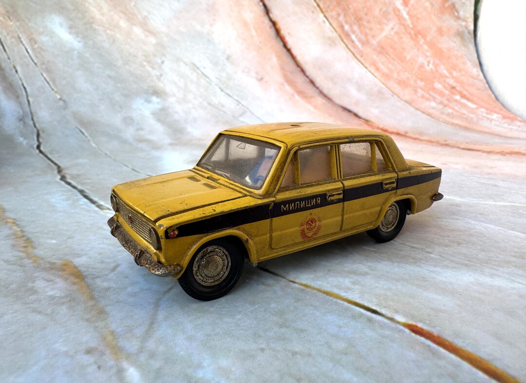 Vintage USSR Lada VAZ-2101 Militsiya Diecast Car 1:43 Soviet Police ...