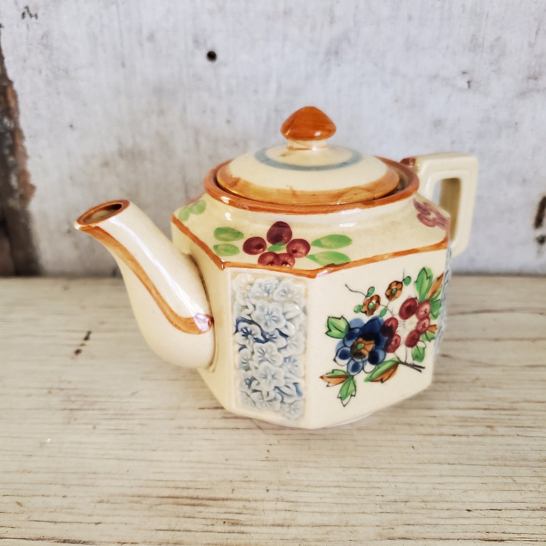 Vintage Japanese Made Tea Pot Flowered Tea Pot Vintage Tea Décor Berry ...