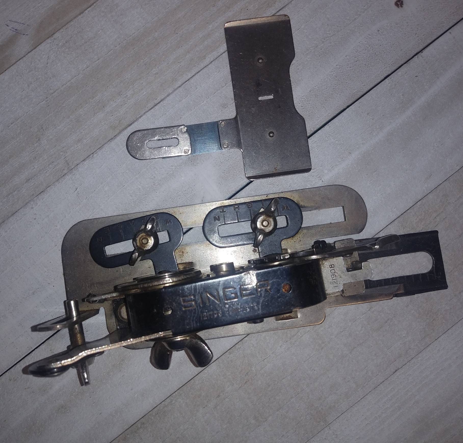 Sewing & Fiber SINGER Button Hole Maker Attachment for Sewing Machines ...