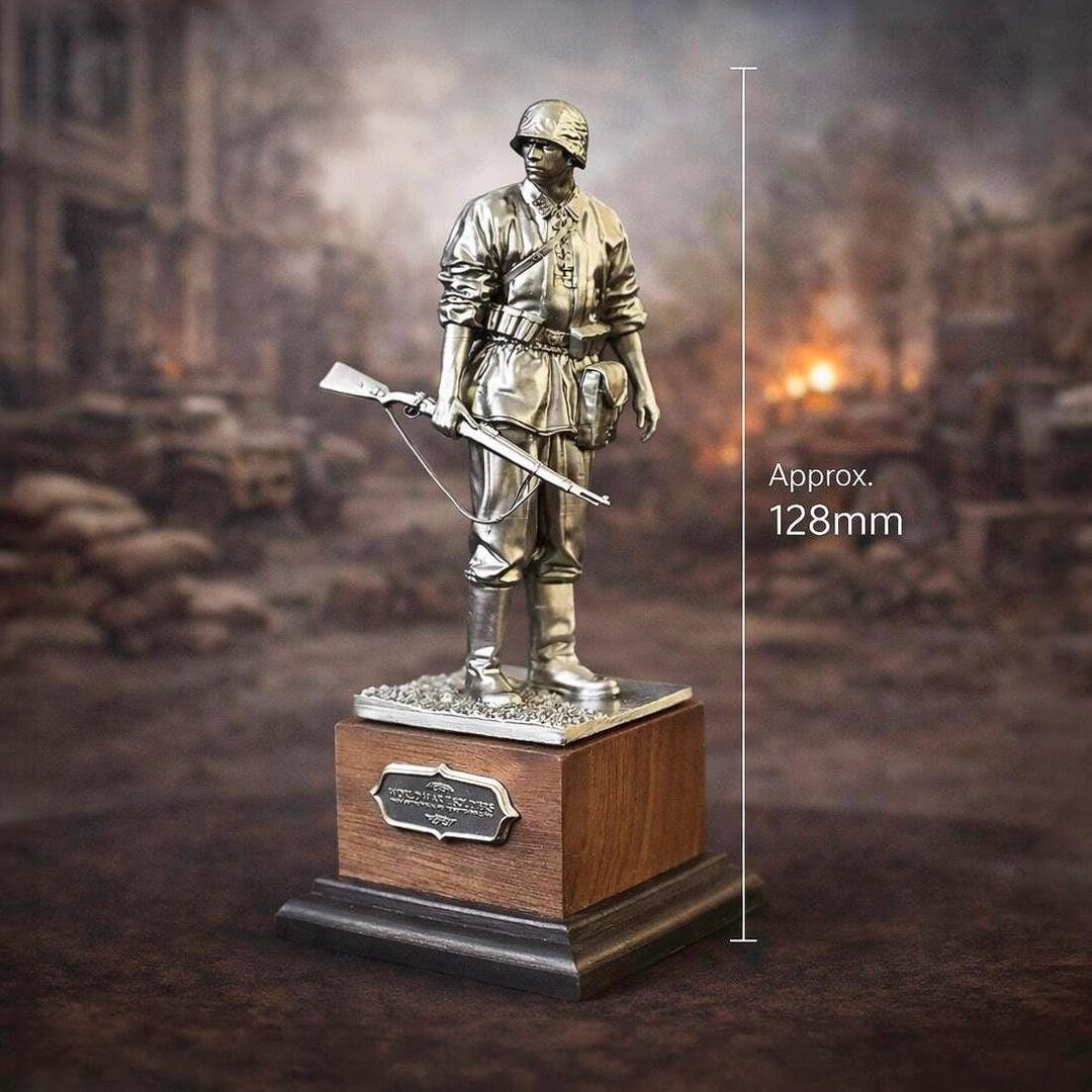 World War II Soldier Statue – Collectible Military Figurine, Desktop ...