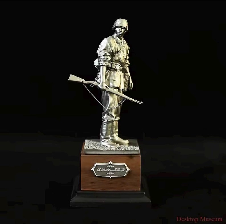 World War II Soldier Statue – Collectible Military Figurine, Desktop ...