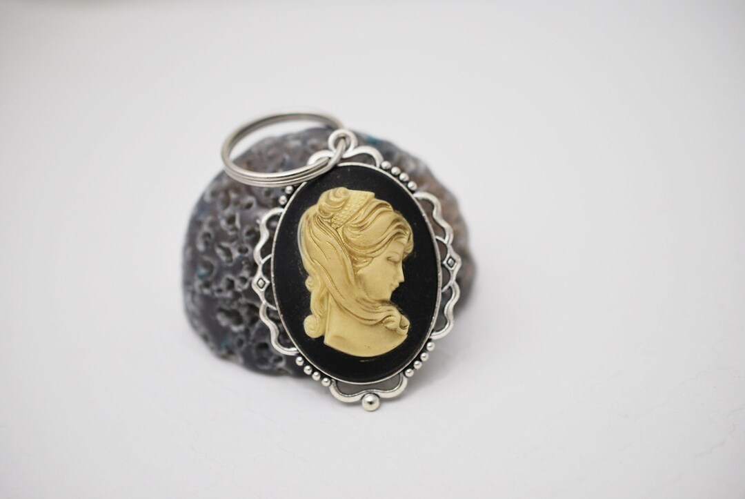 Victorian Girl Keychain, Victorian Keyring, Victorian Keychain, Classic ...