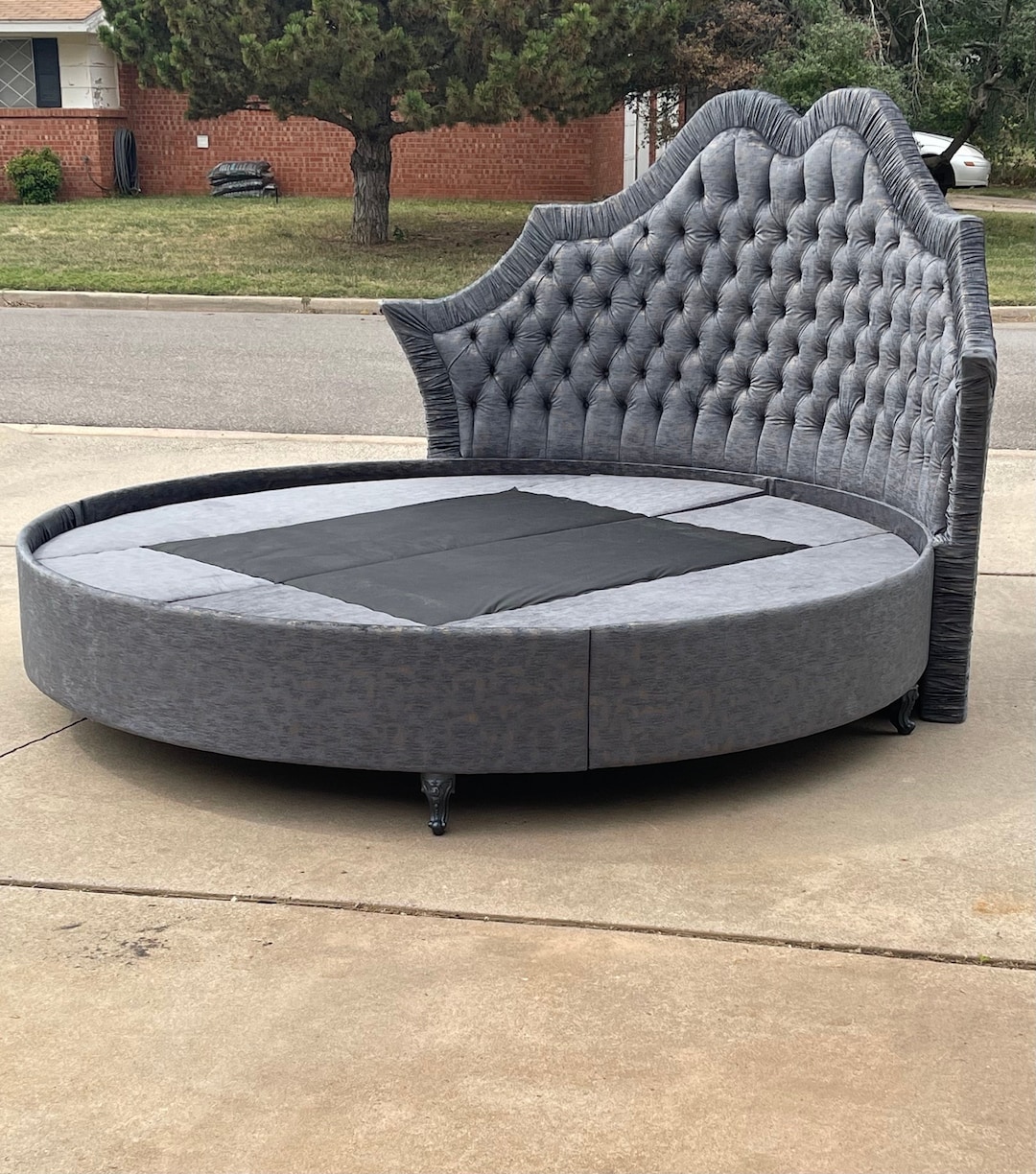 Round Bed Platform Frame Tufted Upholstered Scallop Curvy French Retro ...