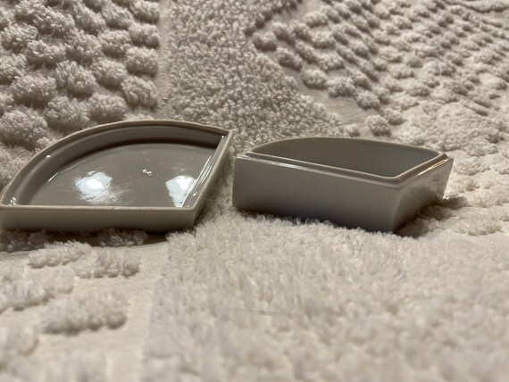 Avon Porcelain Trinket Box Fan with Butterflies 1980 - Gem