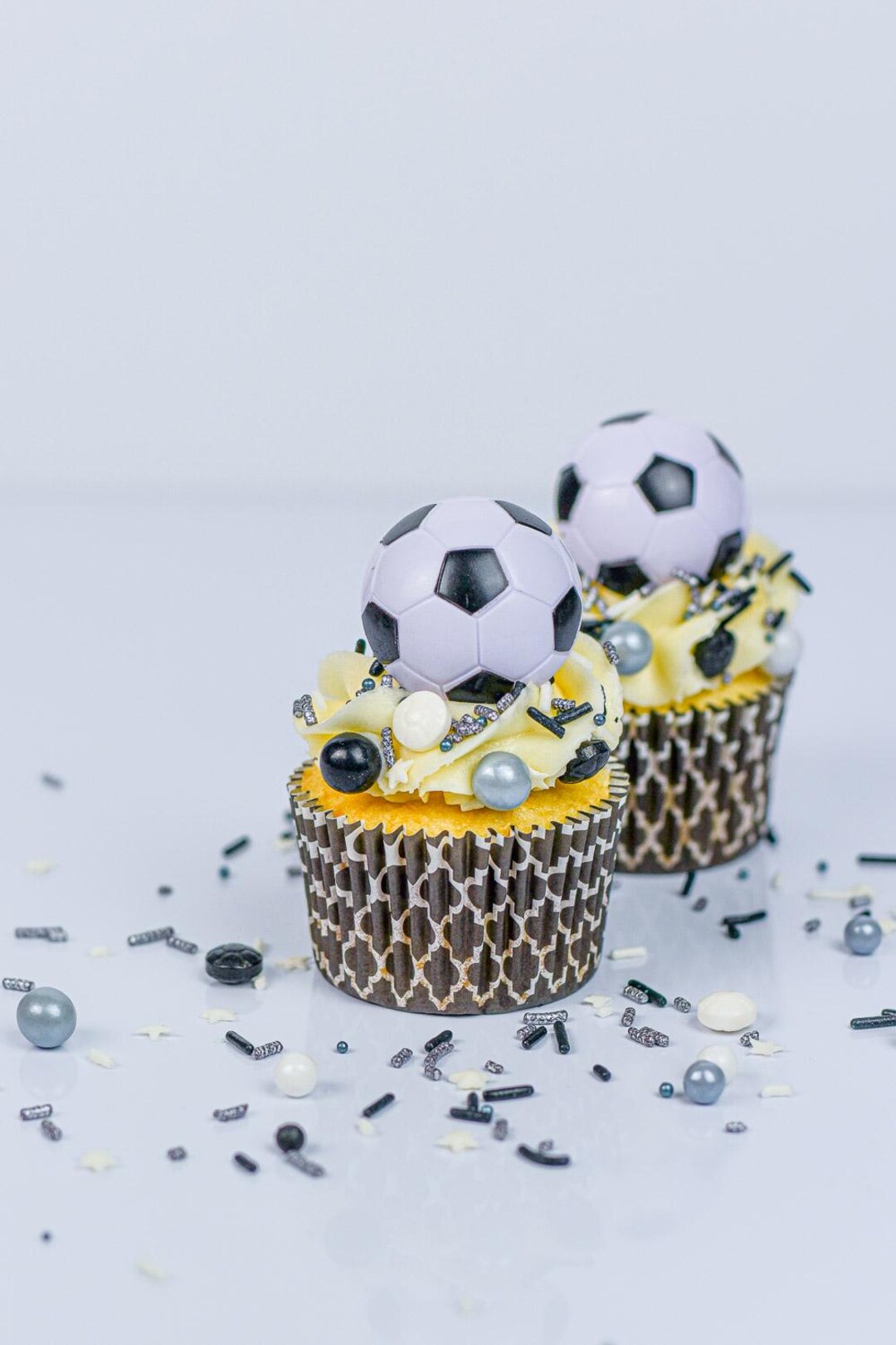 Soccer Ball Cupcake Toppers | Soccer Cupcake Rings, Cake Decorating ...
