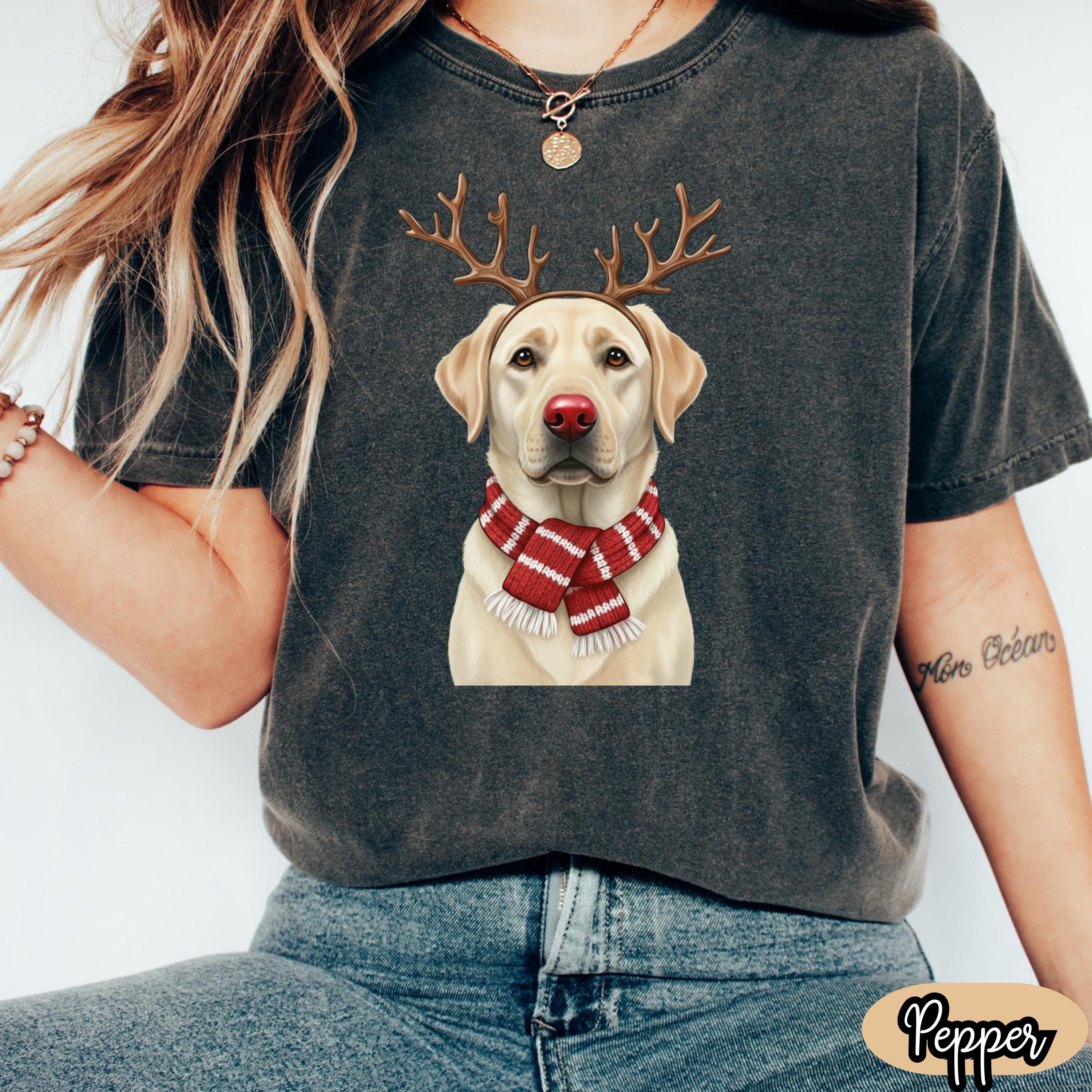 Christmas Yellow Labrador Shirt: Funny Dog Mom Holiday Gift, Lab Lover ...
