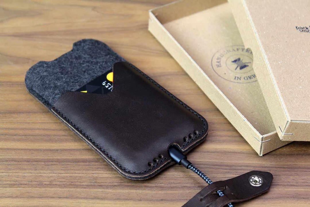 Merino Wool Felt iPhone 17 Pro Case: Vegetable Tanned Leather - Etsy