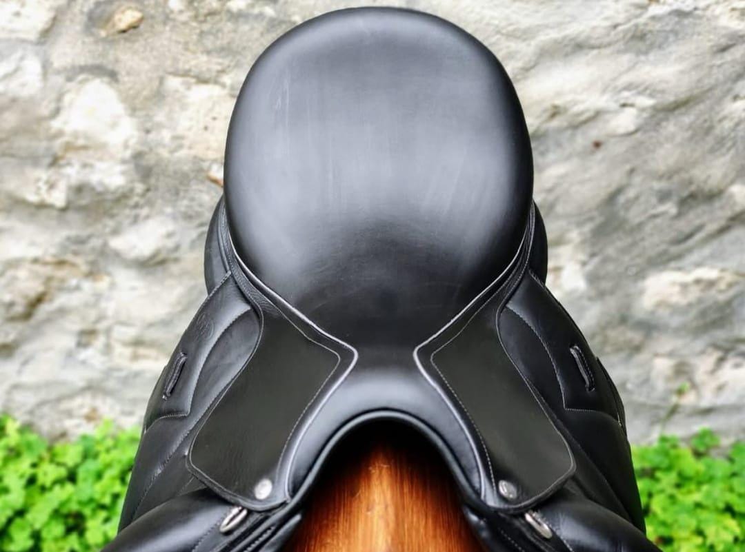 Custom English Horse Saddle - Lightweight Synthetic Tree, Adjustable ...