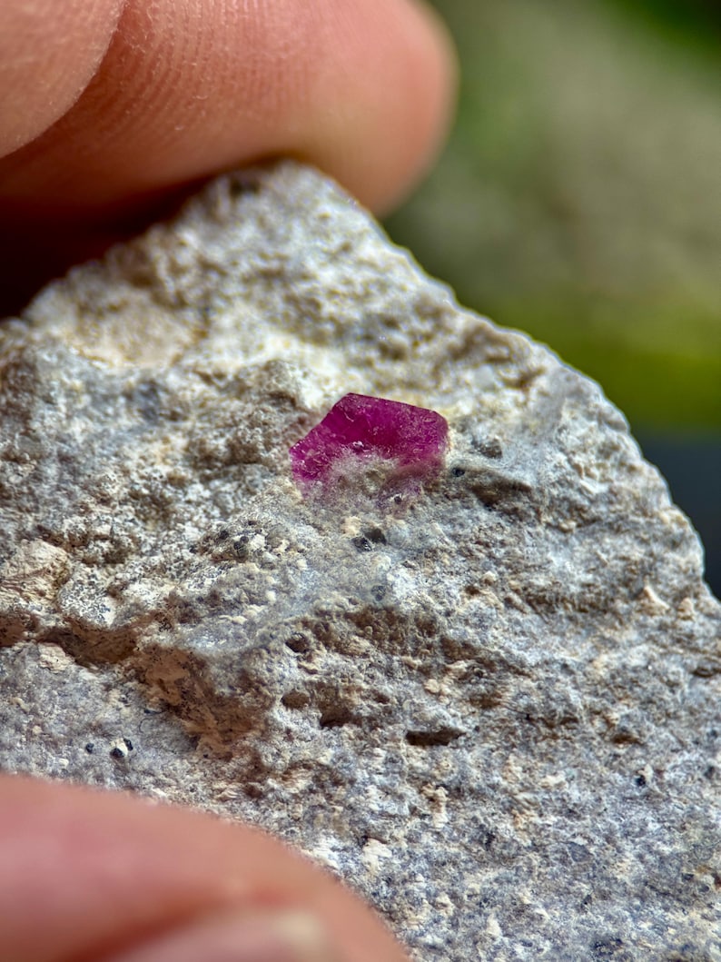 Gemmy Red Beryl on Matrix | Transparent Bixbite Crystal in Host Rock ...