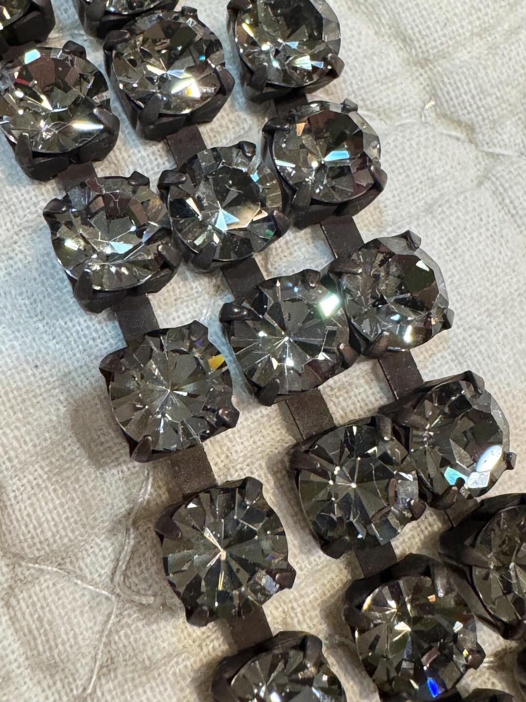 RHINESTONE Chain for 2025 GREY Soft LAVENDER Under Tones 6.1mm 29ss ...