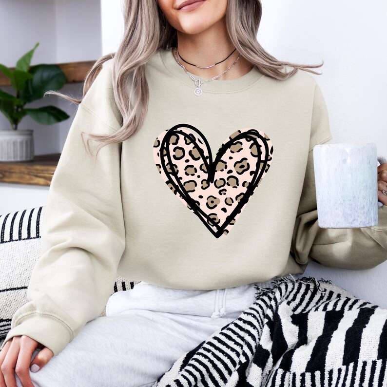 Leopard Heart Shirt, Cute Heart Graphic Shirt, Aesthetic Cozy Pullover ...