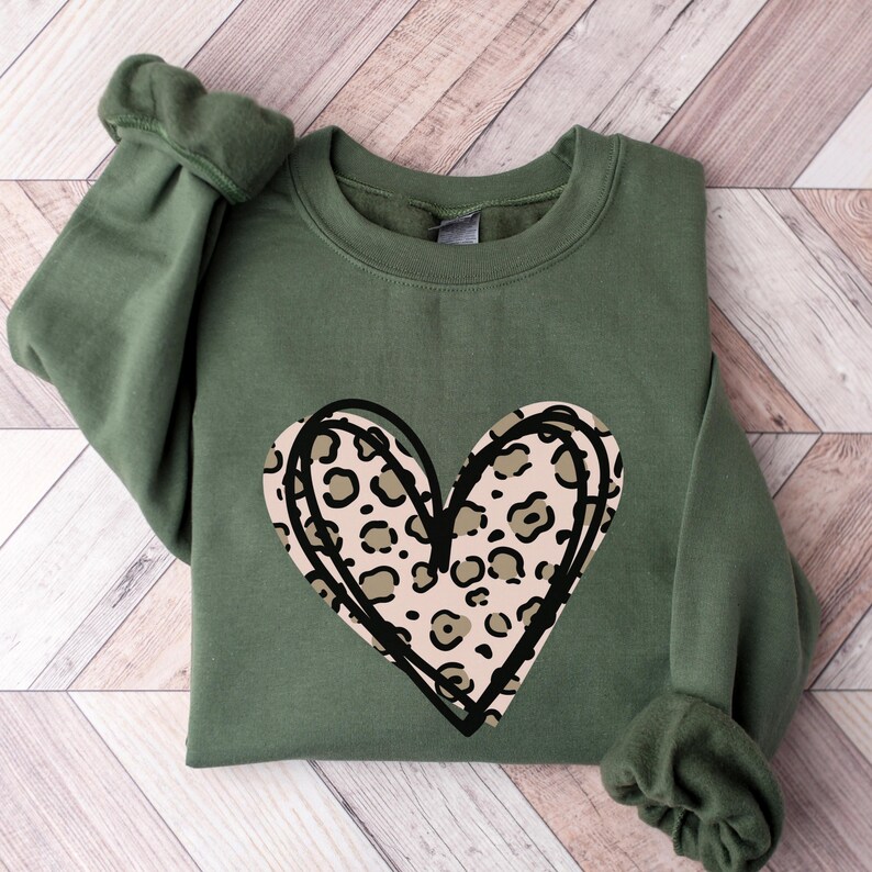 Leopard Heart Shirt, Cute Heart Graphic Shirt, Aesthetic Cozy Pullover ...
