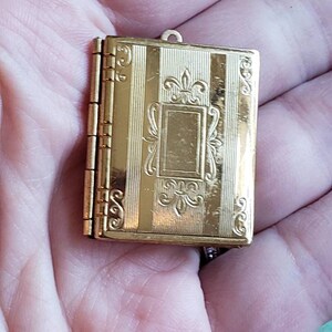 Vintage Coro Gold Filled Rectangular/oval Locket Pendant With Fleur De ...