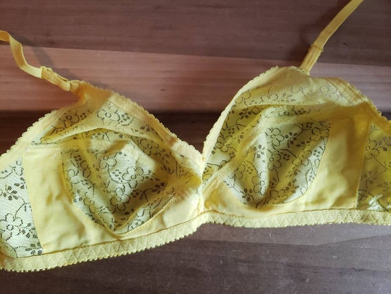 Vintage Never Worn Mid Century Bali Flatterlace Yello… - Gem