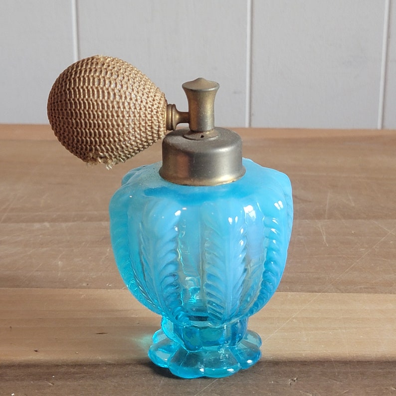 Vintage Devilbiss Perfume Bottle Atomizer Opalescent Blue Glass as Is ...