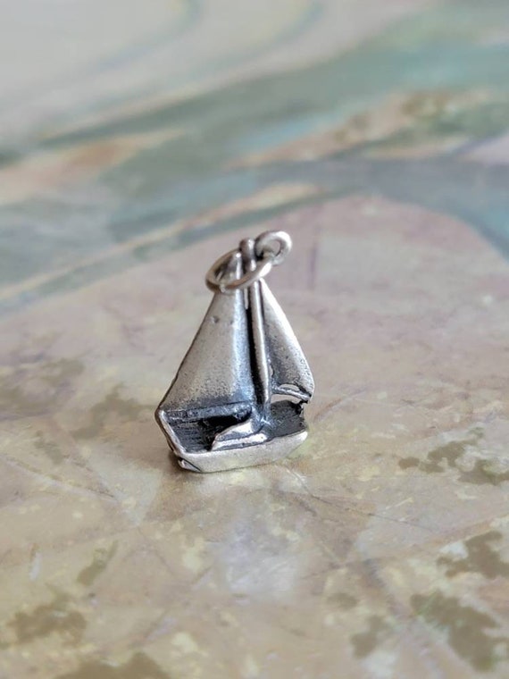 Silver sailboat charm pendant - Gem