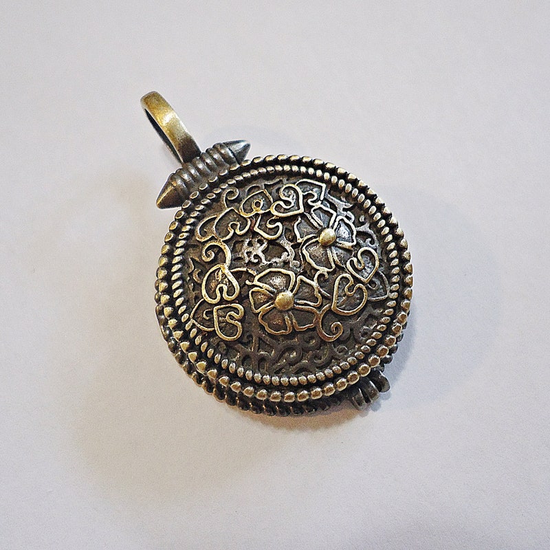 Antique Brass Locket - Etsy