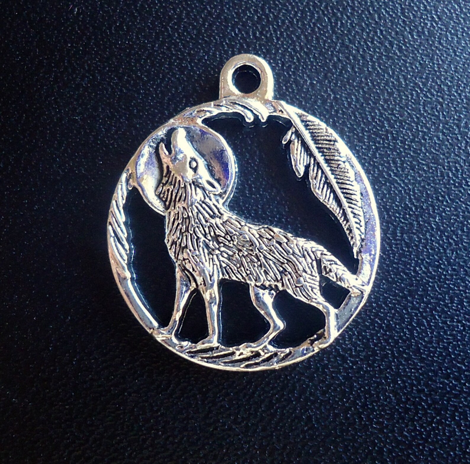Howling Wolf Pendants / Charms - 7/8" Wide - Etsy