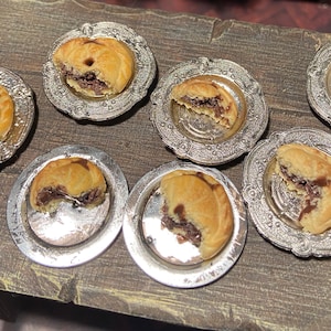 Miniature Tudor / Elizabethan Food Meat Pie 12th Scale Dollhouse - Etsy