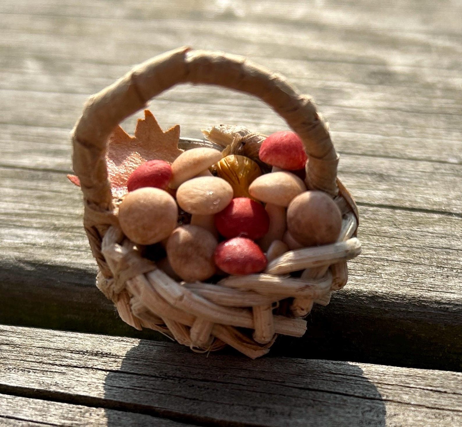 Miniature Fall Basket of Fungi Mushrooms Toadstools 1/12 Dolls House 1 ...