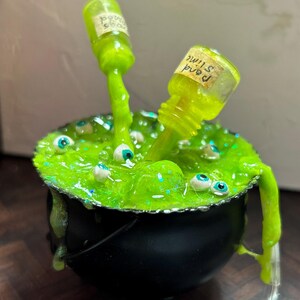 Dollhouse Witches Cauldron With Light up Bubbling Potion and Self ...