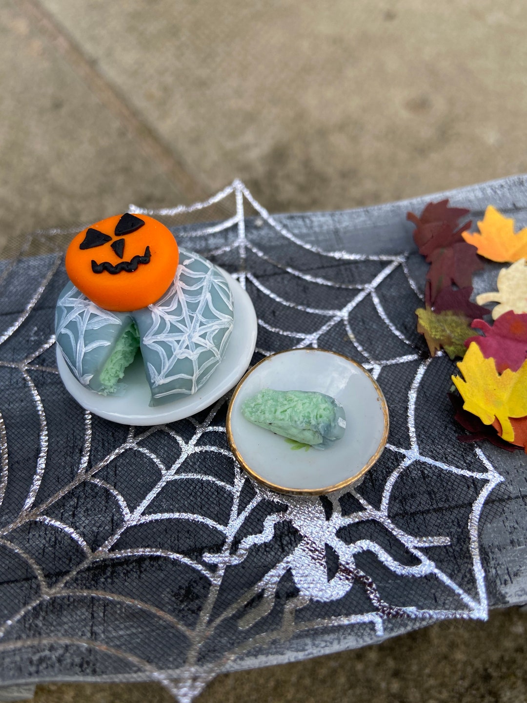 Miniature Food Halloween Cobweb and Pumpkin Cake 1/12 Dolls House 1 ...