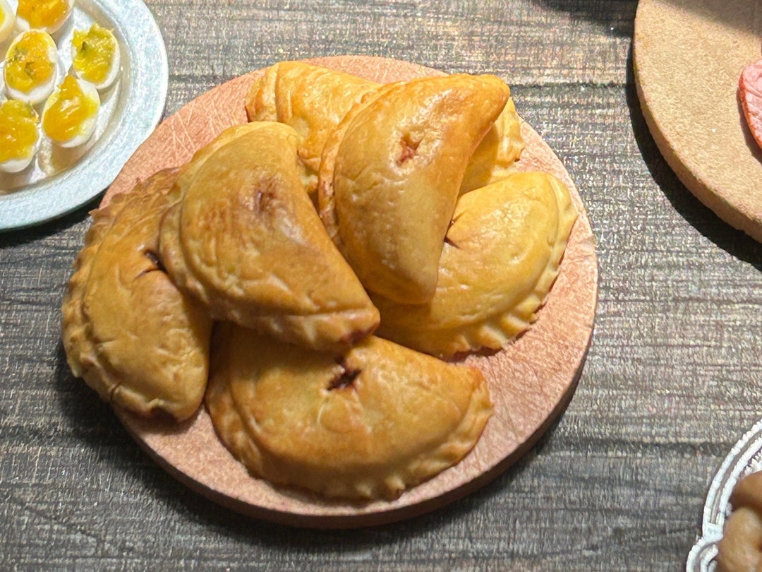 Miniature Tudor / Elizabethan Food Mushroom Pies /pasties Set of 3, 6 ...