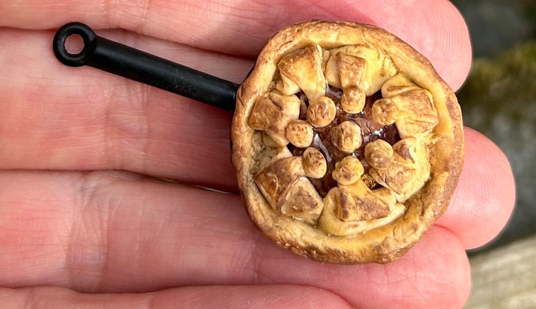 Miniature Tudor Food Fancy Meat Pie Hand Made 1/12 Dolls House 1 Inch ...