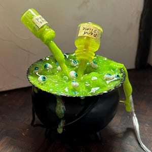 Dollhouse Witches Cauldron With Light up Bubbling Potion and Self ...