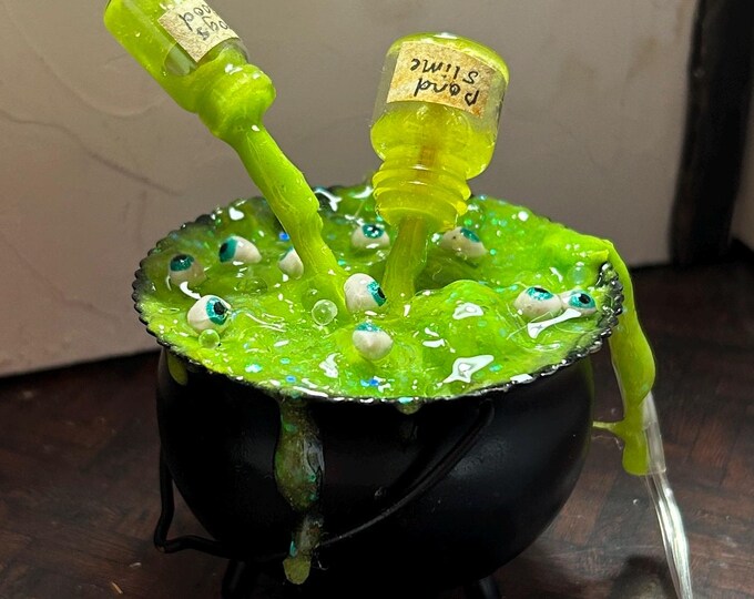 Dollhouse Witches Cauldron With Light up Bubbling Potion and Self ...