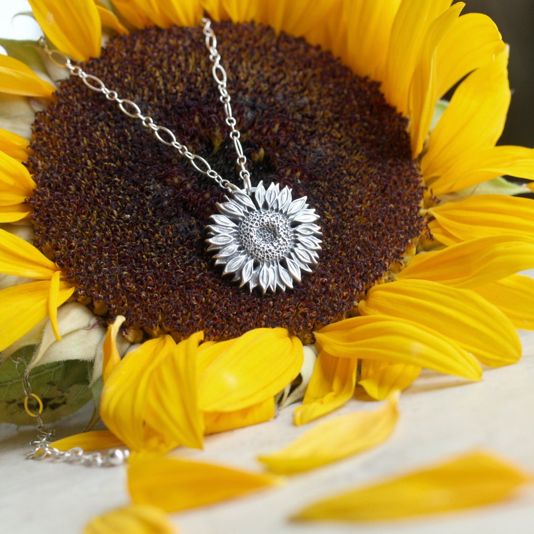 Silver Sunflower Necklace, Sculpted Flower Pendant, Botanical Gift - Etsy
