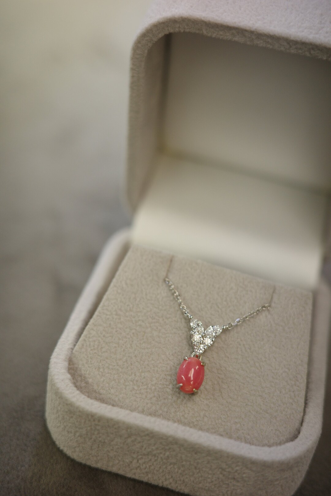 Conch Pearl Pendant Necklace Set With Round Brilliant Cut Diamonds and ...