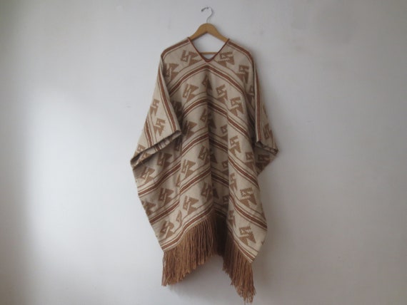 Vintage Poncho Woven Peruvian Alpaca Fully Lined in C… - Gem