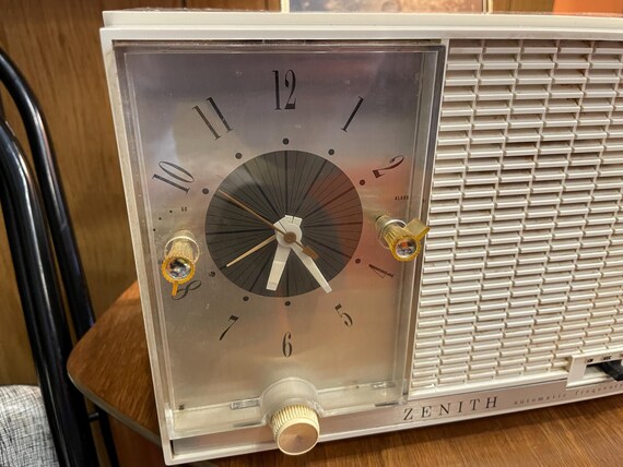Zenith Clock Radio Zenith X733 AM/FM Clock Radio (1955) SOLD! Item