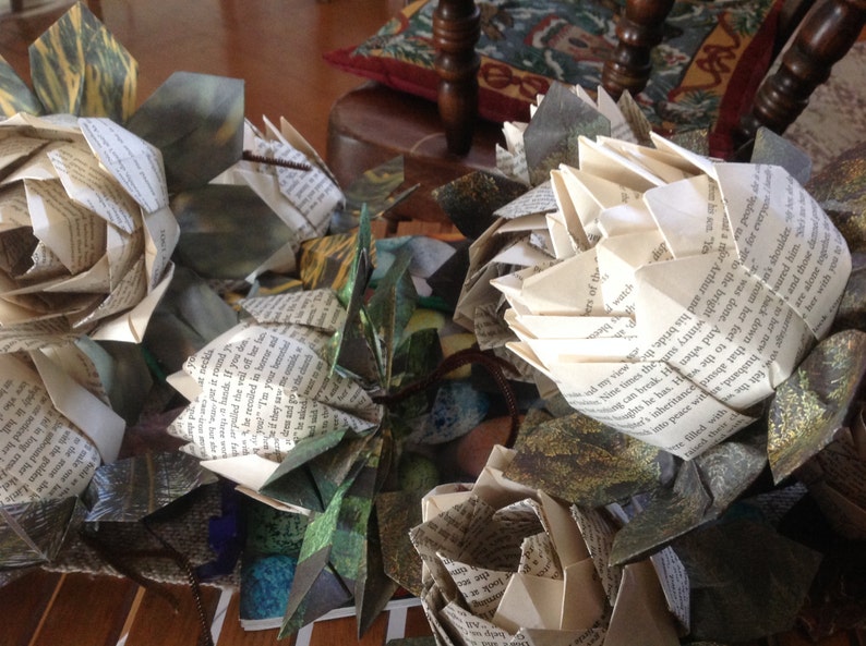 10 Book Page Origami Lotus Flowers or Water Lilies Large | Etsy