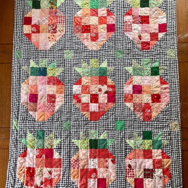 Strawberry Quilt - Etsy
