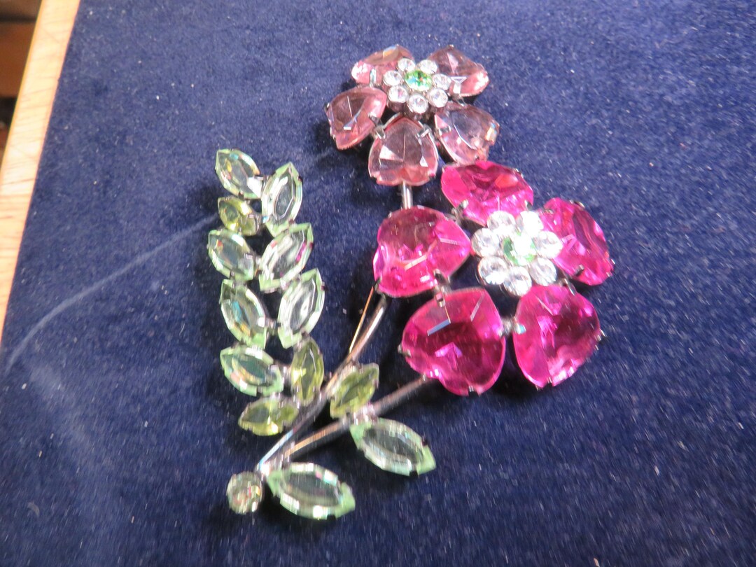 Large Unsigned Costume Jewelry Brooch Amethyst & Green W/rhinestones ...